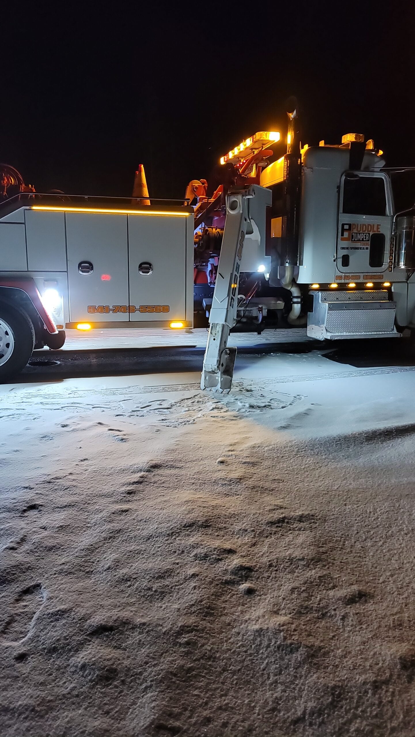 Heavy Tow Truck Pro Handles High Risk Job | Puddle Jumper